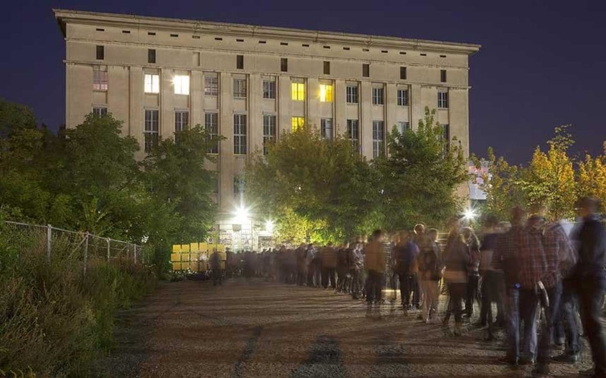 Il sito che spiega come superare la selezione all'ingresso del Berghain