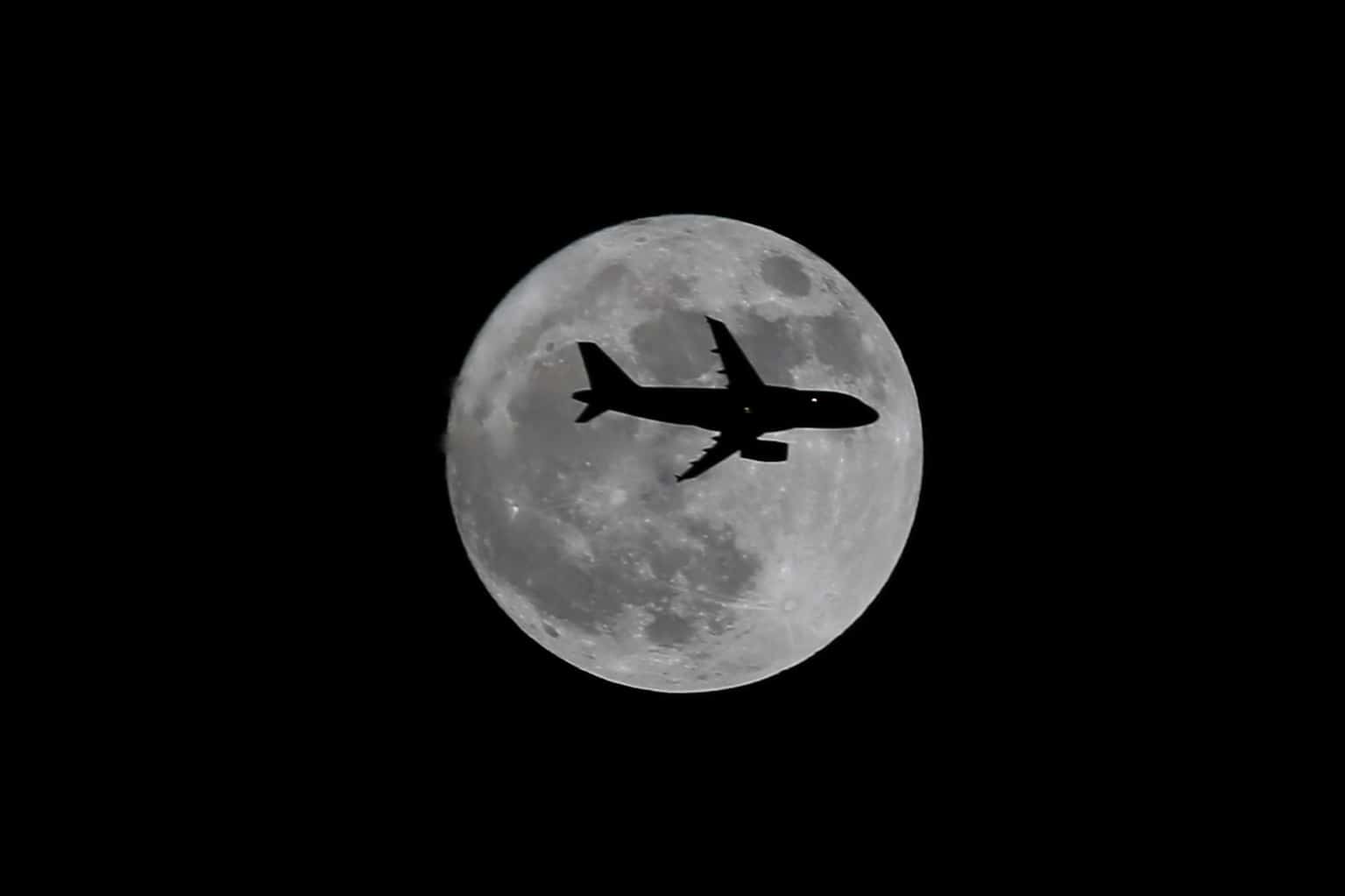 La meraviglia della Superluna nel mondo: le immagini | TPI