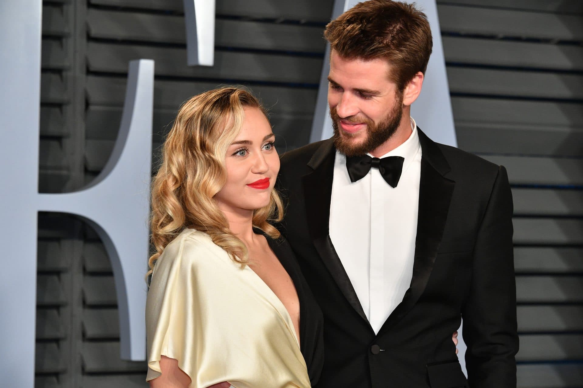 Il viaggio di nozze "in bianco" di Miley Cyrus e Liam Hemsworth