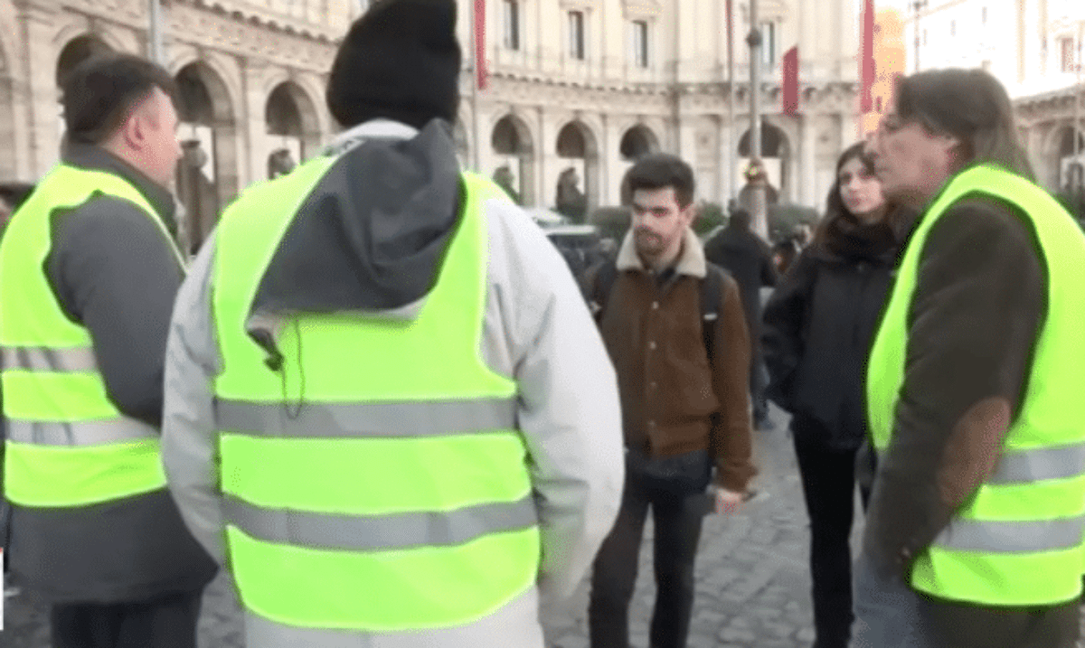 Gilet gialli italiani: alla manifestazione a Roma sono solo in tre