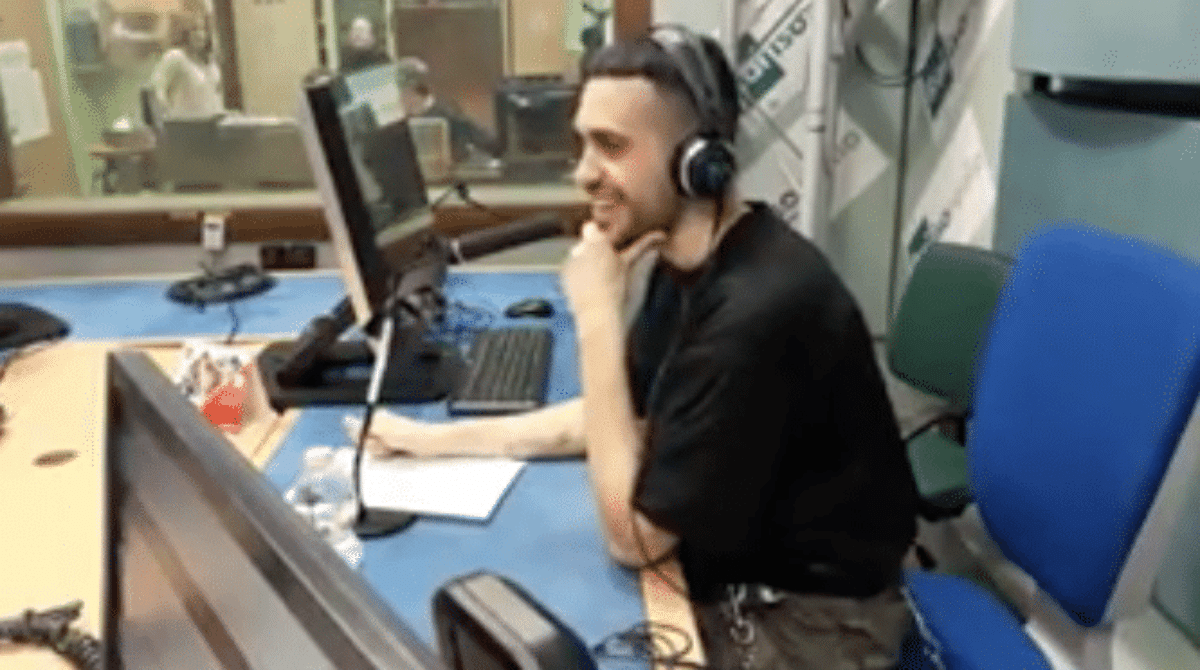 La dedica di Mahmood alla Sardegna: in radio canta in dialetto sardo