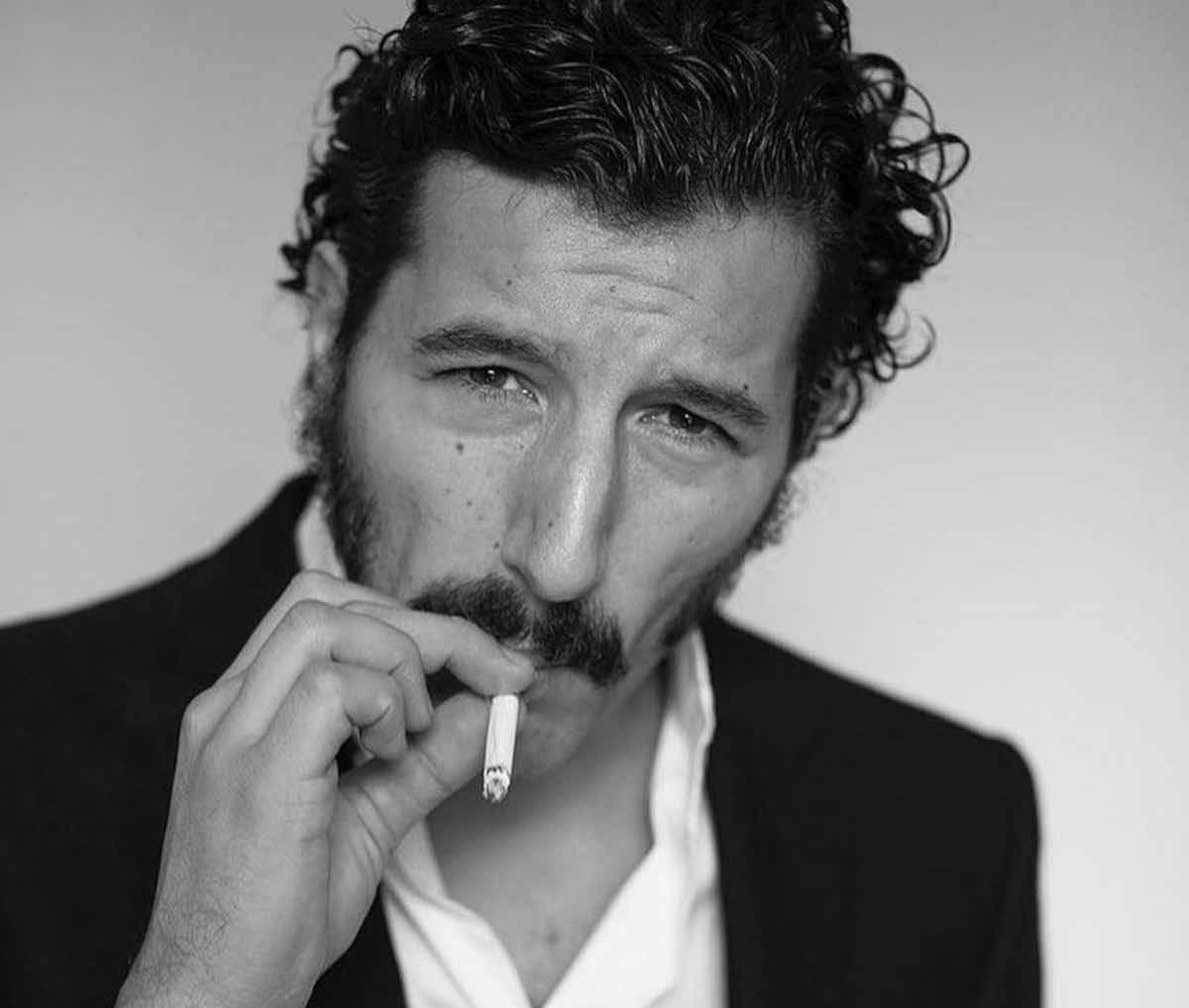 Francesco Scianna: chi è l'attore protagonista di "La stagione della ...