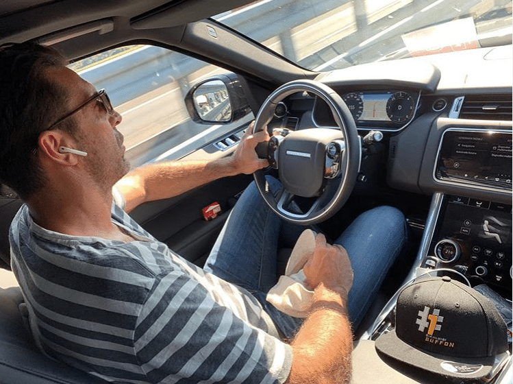 Gigi Buffon su Instagram: pubblica una foto e scatena i follower