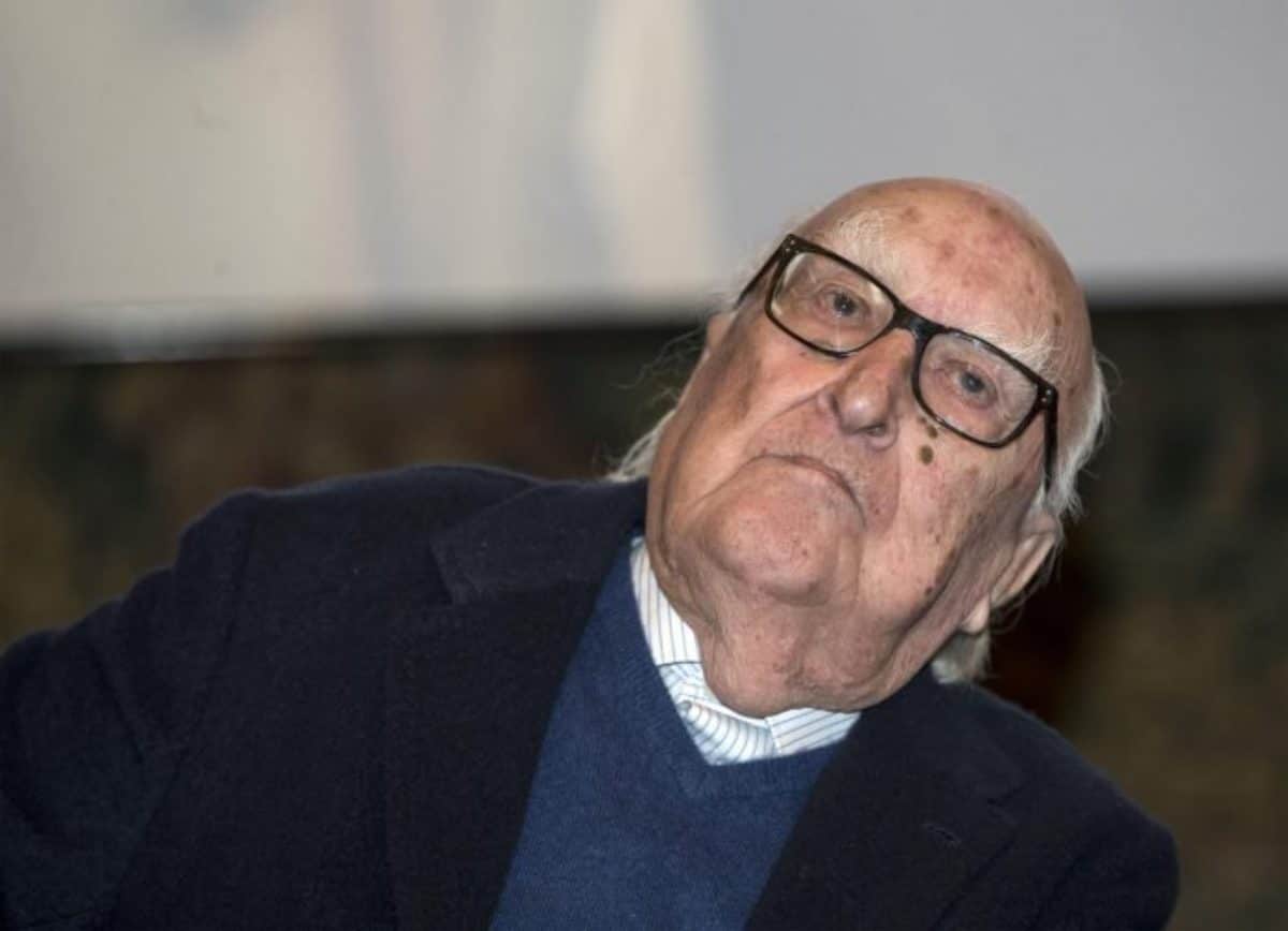 I funerali di Andrea Camilleri oggi a Roma: l'ultimo saluto allo scrittore