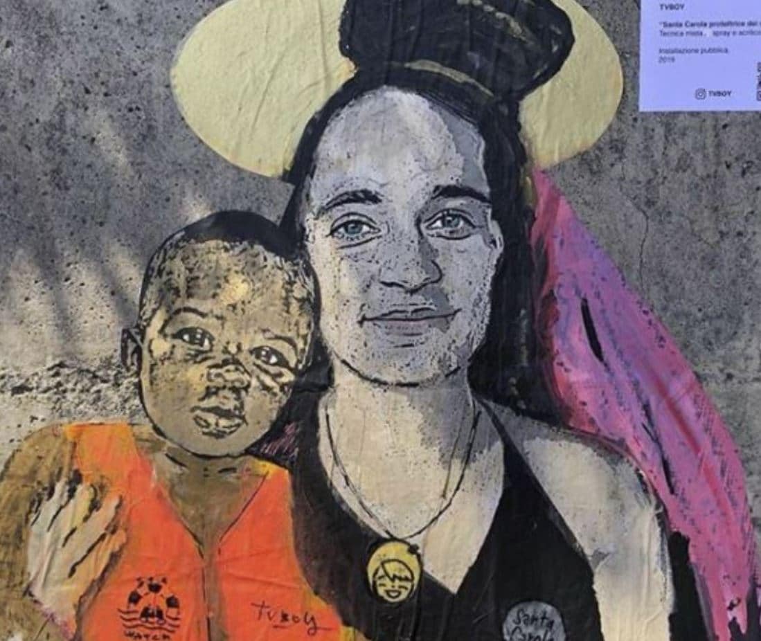 Il murale su Carola Rackete dell'artista Tv Boy a Taormina