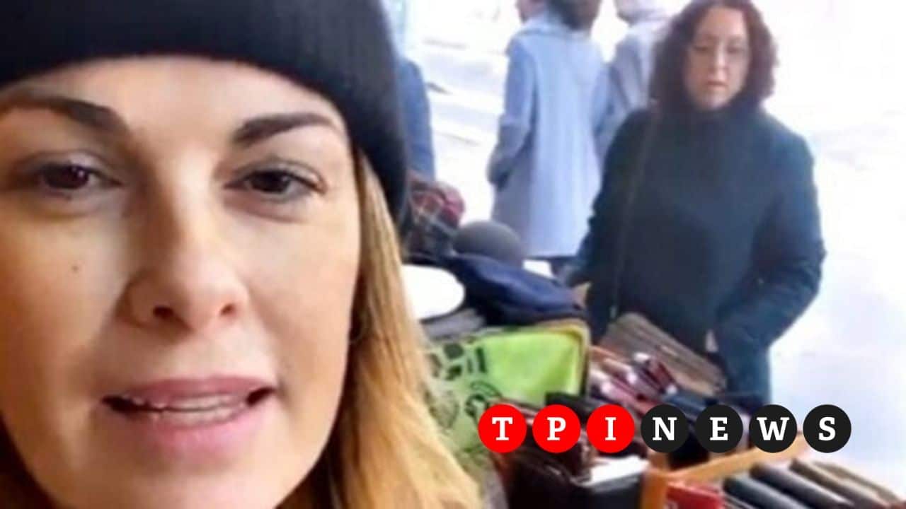 Vanessa Incontrada aiuta il papà nella bancarella a Barcellona