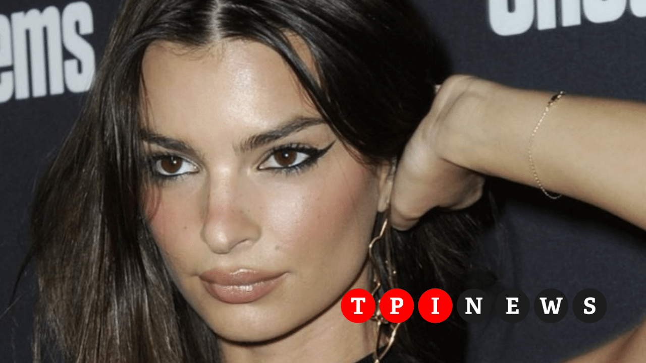 Emily Ratajkowski contro Harvey Weinstein: il tatuaggio di protesta