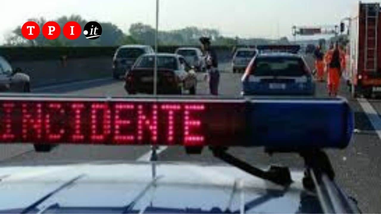 Incidente sull'autostrada A1: almeno 4 morti e 3 feriti gravi pressi Arezzo Incidente sull'autostrada A1: almeno 4 morti e 3 feriti gravi pressi Arezzo