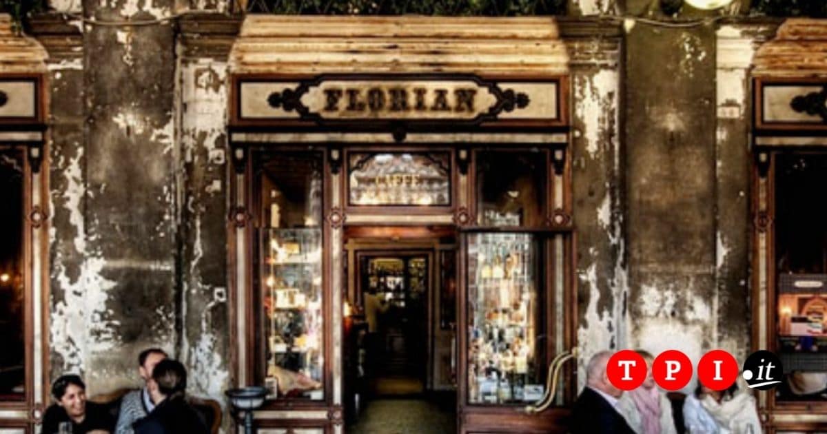 Il Caffè Florian di Venezia festeggia i 300 anni abbassando le serrande