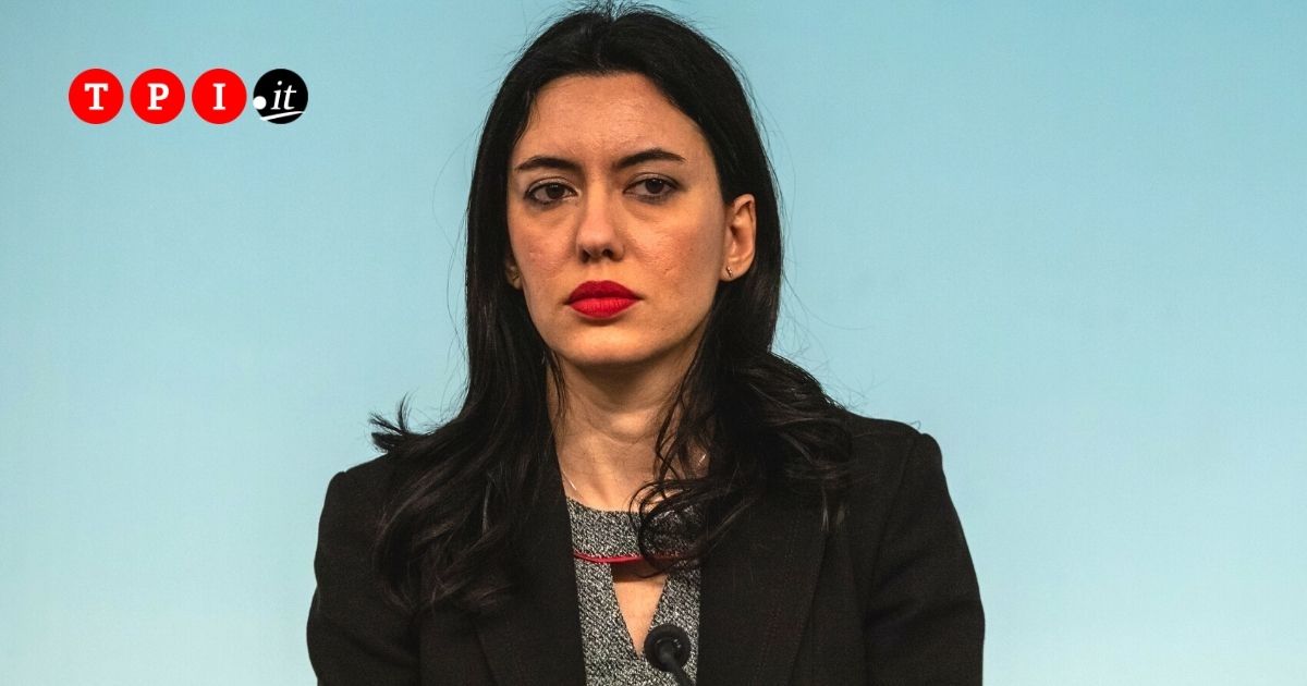 Azzolina: "Rifarei tutto, anche i banchi a rotelle. Da ministra ho ...
