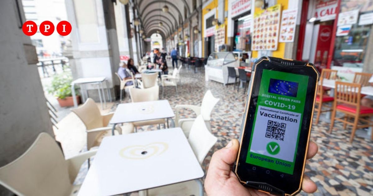Green Pass, l’app VerificaC19 per controllare la validità: come funziona