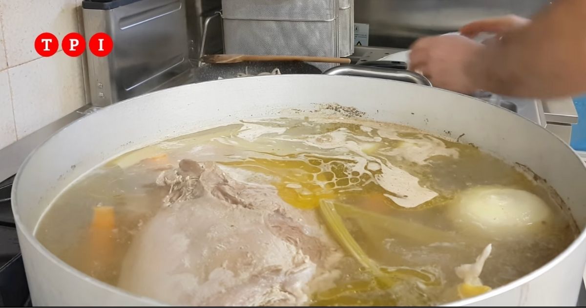 Cade nel pentolone dove stava preparando il brodo: morto chef di 25 anni