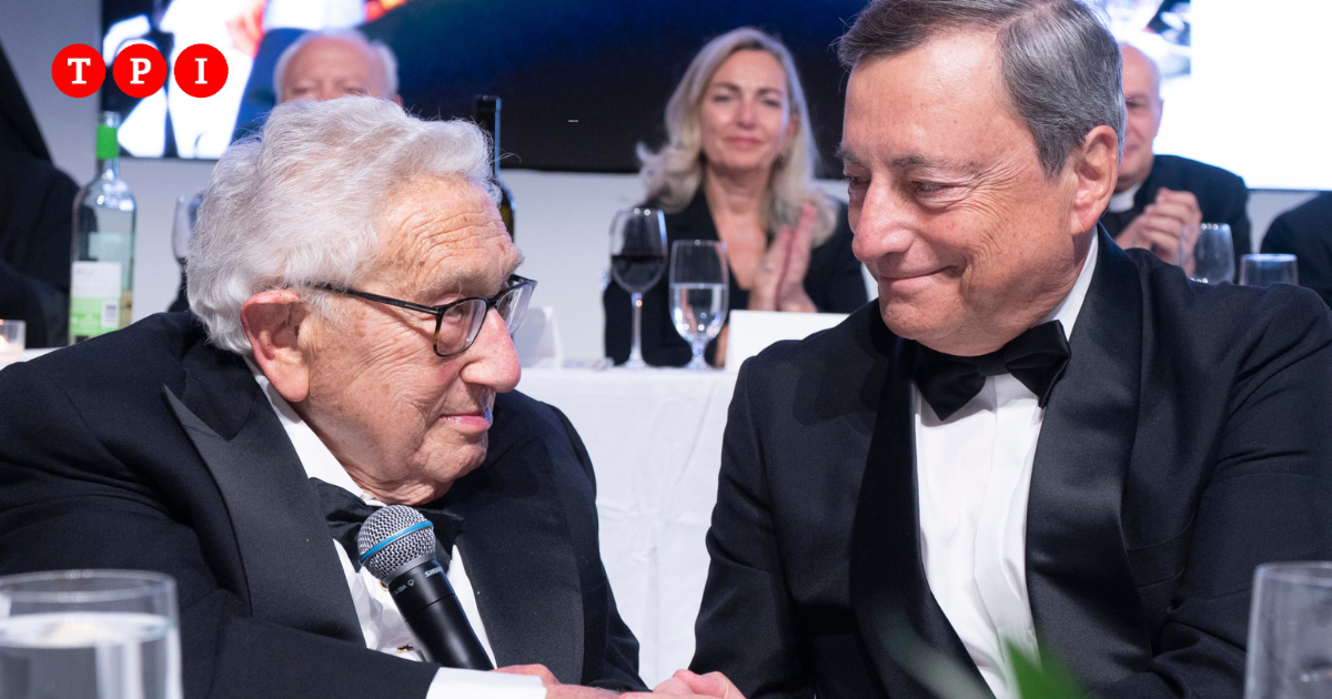 Draghi premiato da Kissinger a New York: “Niente ambiguità su autocrazie"