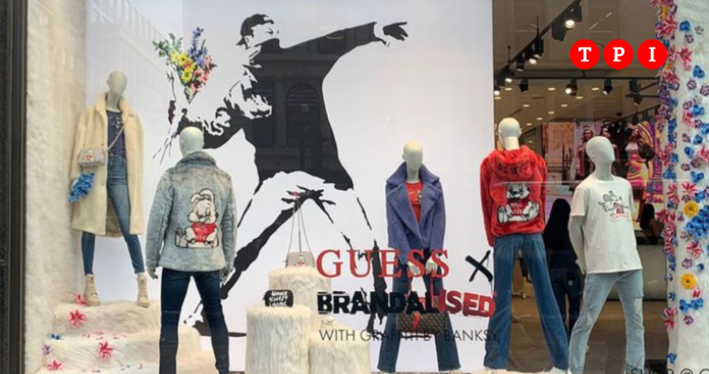 Banksy accusa Guess di usare le sue opere d'arte senza il suo permesso