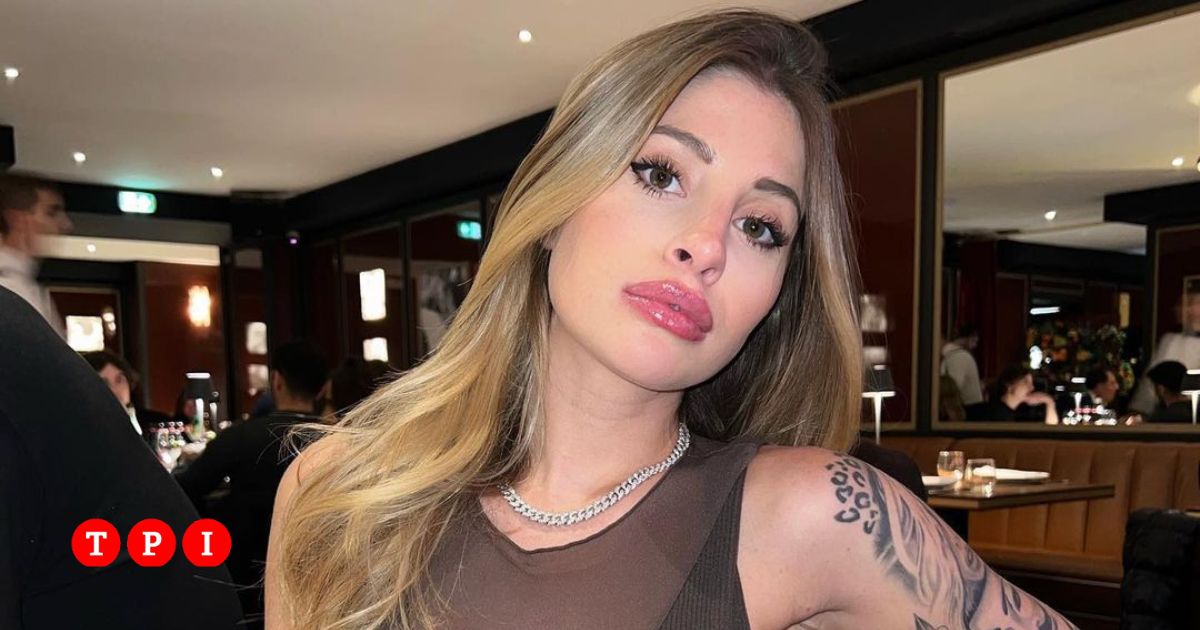 Chiara Nasti mostra la pancia dopo il parto: gli hater la insultano