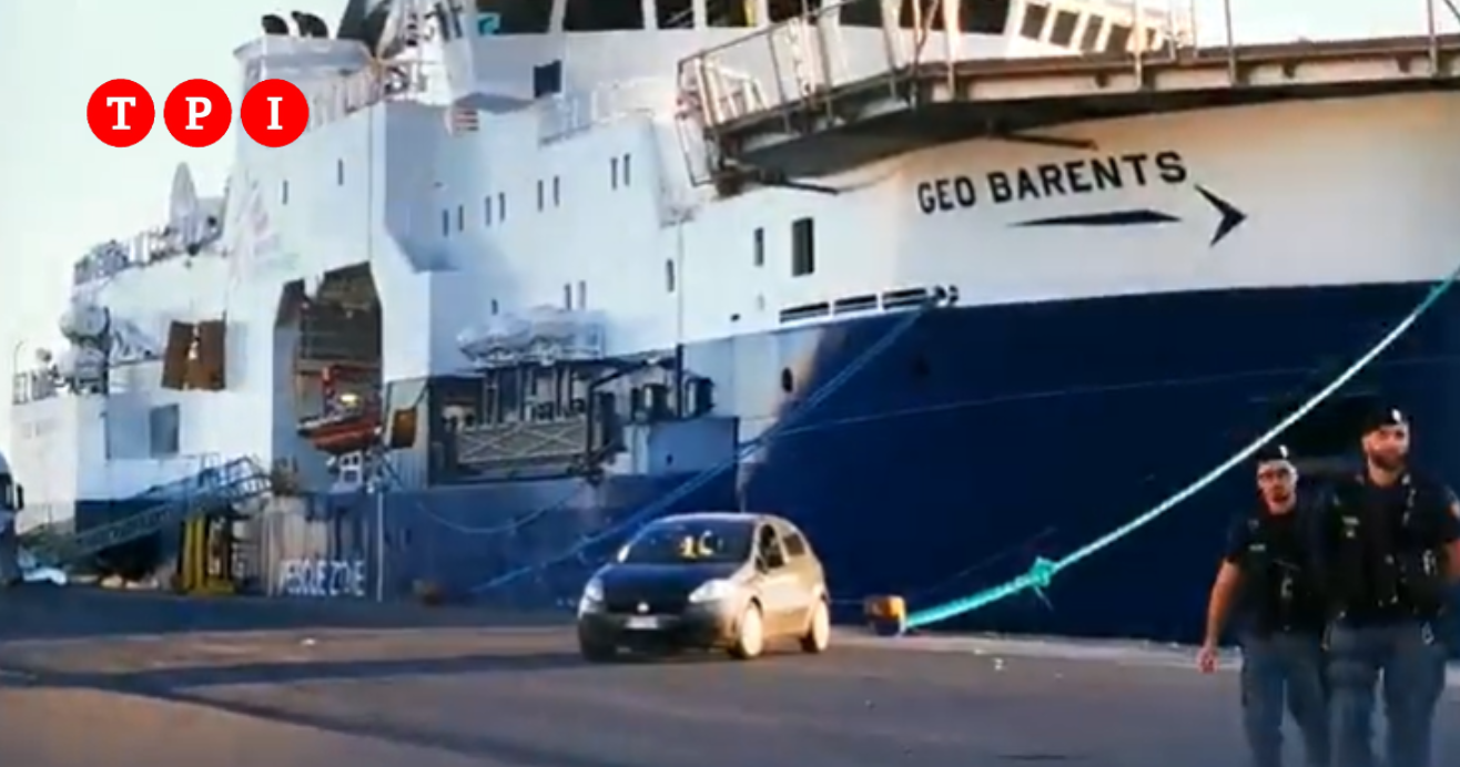 Catania, due migranti a bordo della Geo Barents si gettano in mare