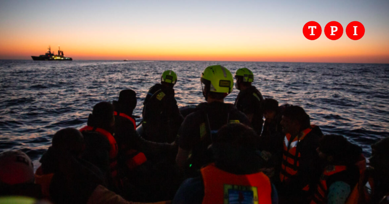 La Ong Sos Humanity chiede lo sbarco per tutti i migranti: "Salvati da ...