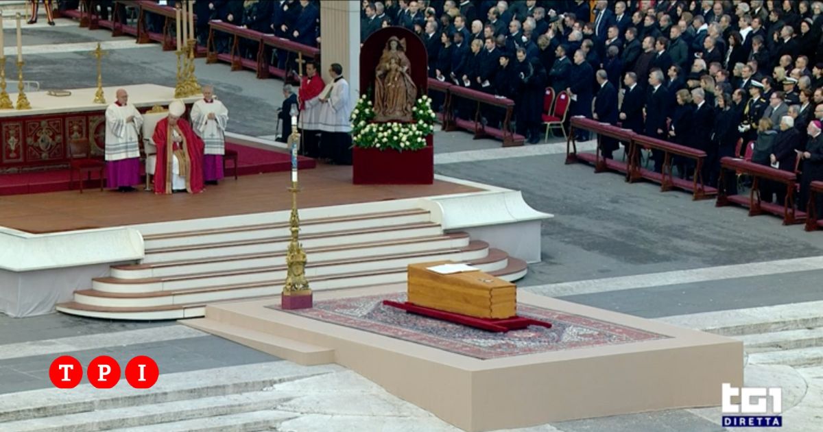 Funerali Papa Ratzinger diretta live: le esequie di Benedetto XVI