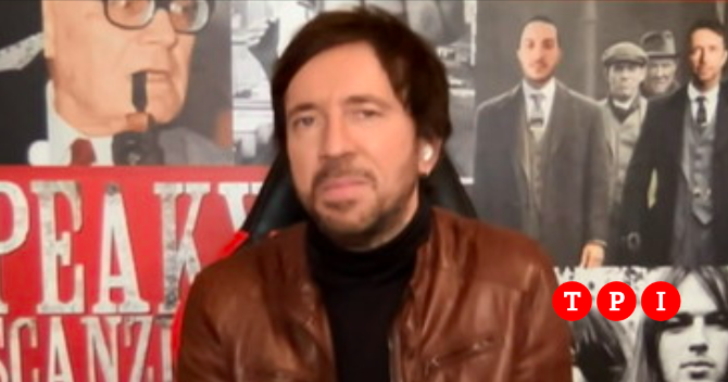 Il "caso" dei capelli di Scanzi a Otto e Mezzo: "Ma quale parrucchino"