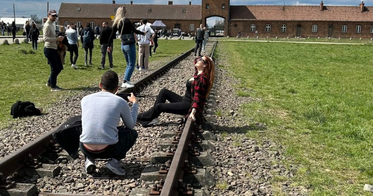Mattarella ad Auschwitz: "Regimi fascisti consegnarono propri concittadini"