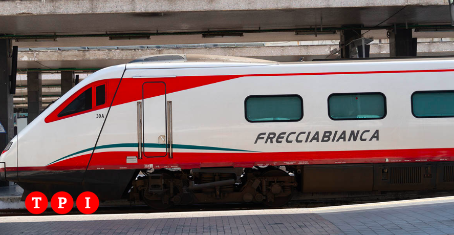 Va in travaglio sul Frecciabianca: bimba nasce con l'aiuto in videochiamata