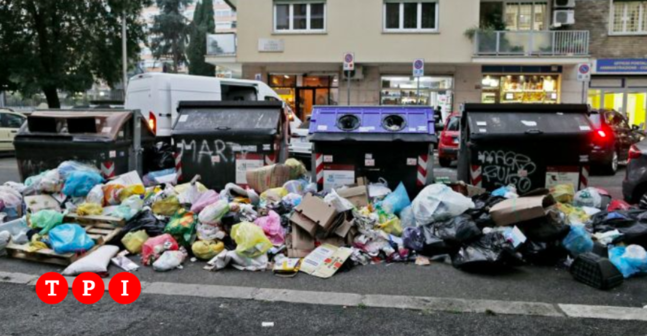 A Roma i rifiuti invadono la città: mille tonnellate di spazzatura per ...