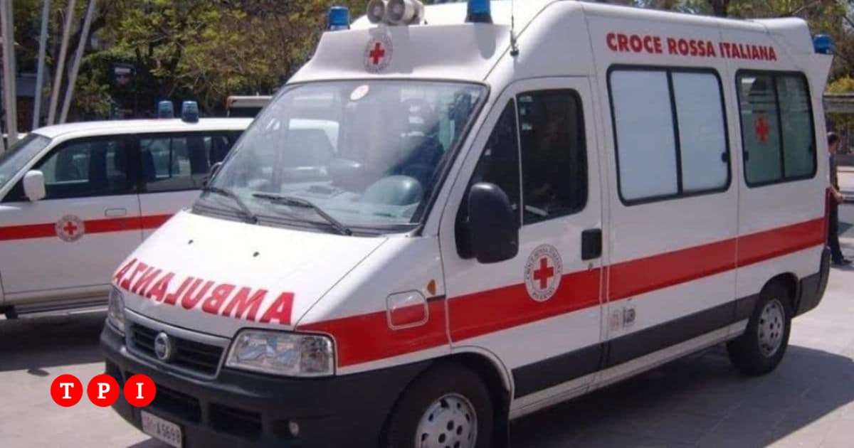 Prato, fa retromarcia col furgone: travolge e uccide il padre