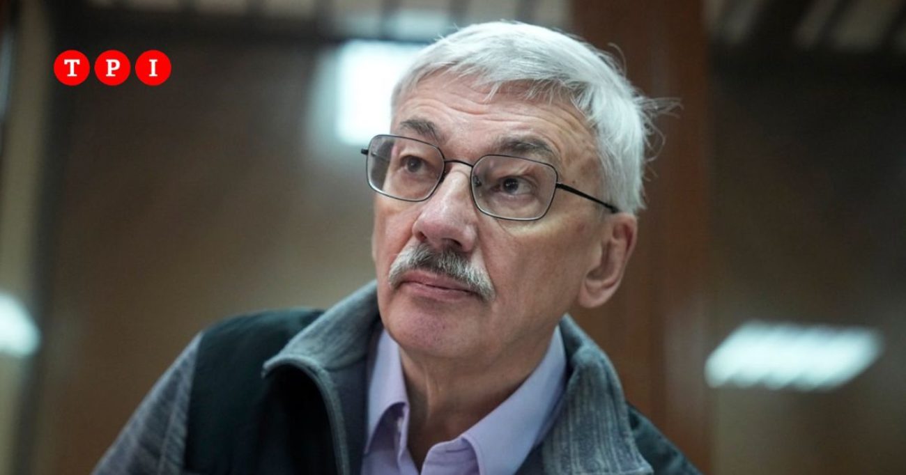 Russia: Oleg Orlov condannato a 2 anni e 6 mesi di carcere per post su Fb