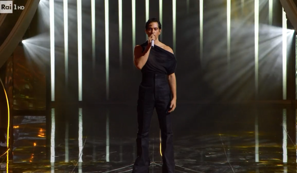 Sanremo 2024, abito Mahmood seconda serata Festival: stilista, look