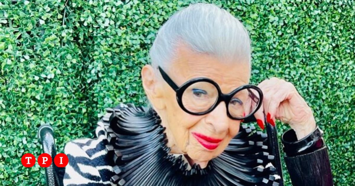 È morta Iris Apfel, eccentrica icona della moda newyorkese