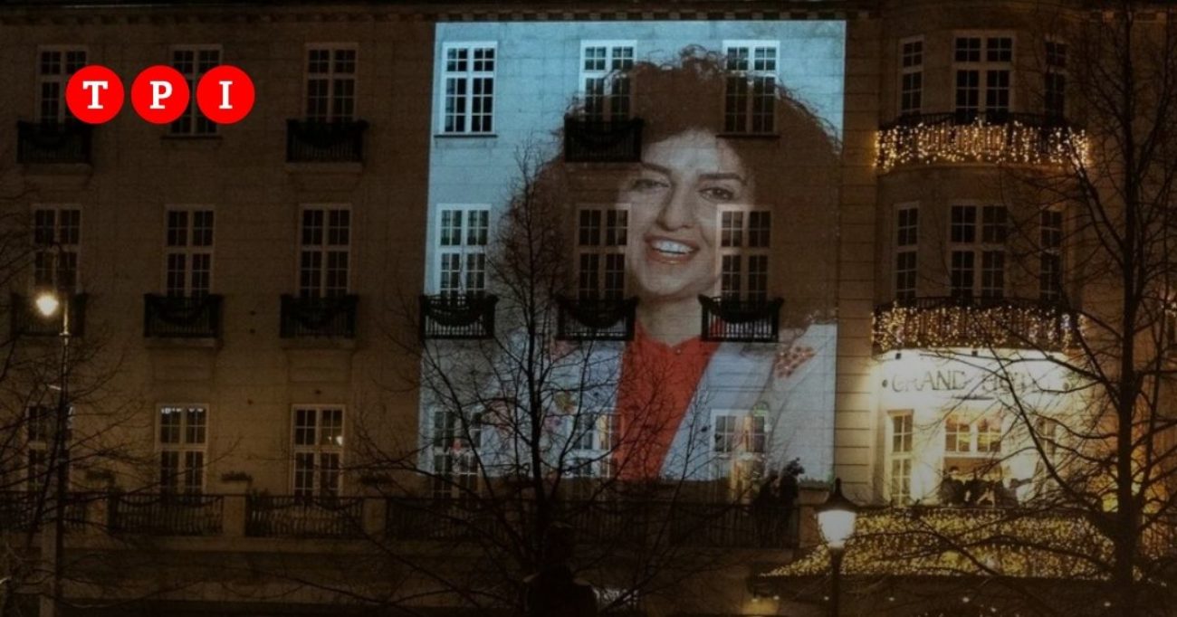 Iran, premio Nobel per la pace Narges Mohammadi picchiata in carcere