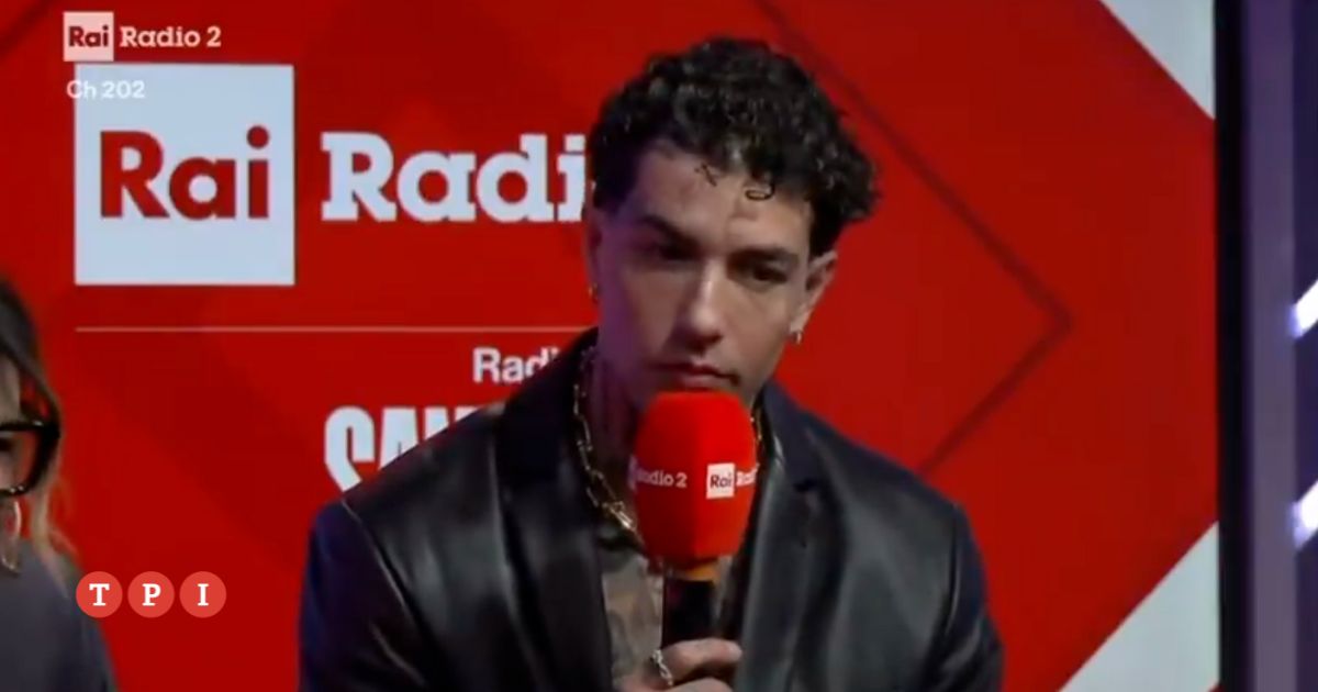 Tony Effe: "Mi hanno levato la collana prima di salire sul palco dell ...