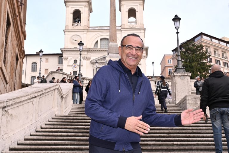 Carlo Conti: età, moglie e figli, dove vive, studi, cachet e stipendio ...